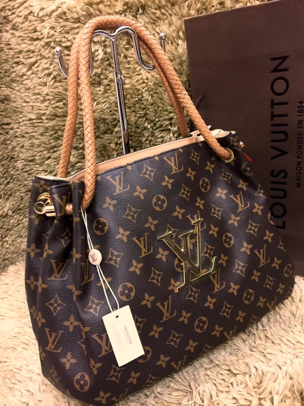 Branded bags for women store